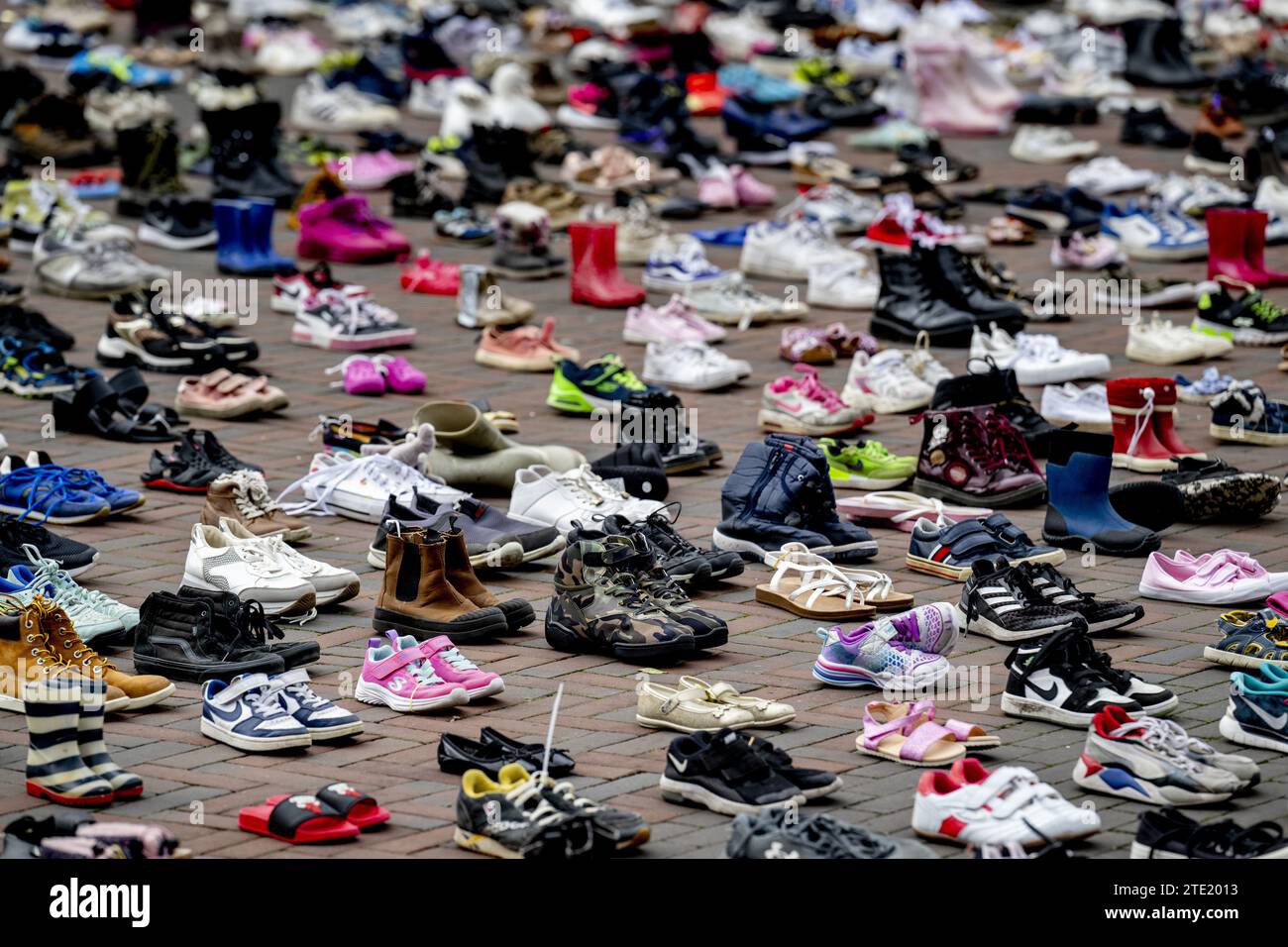 ROTTERDAM - Eight thousand pairs of shoes are displayed on De ...