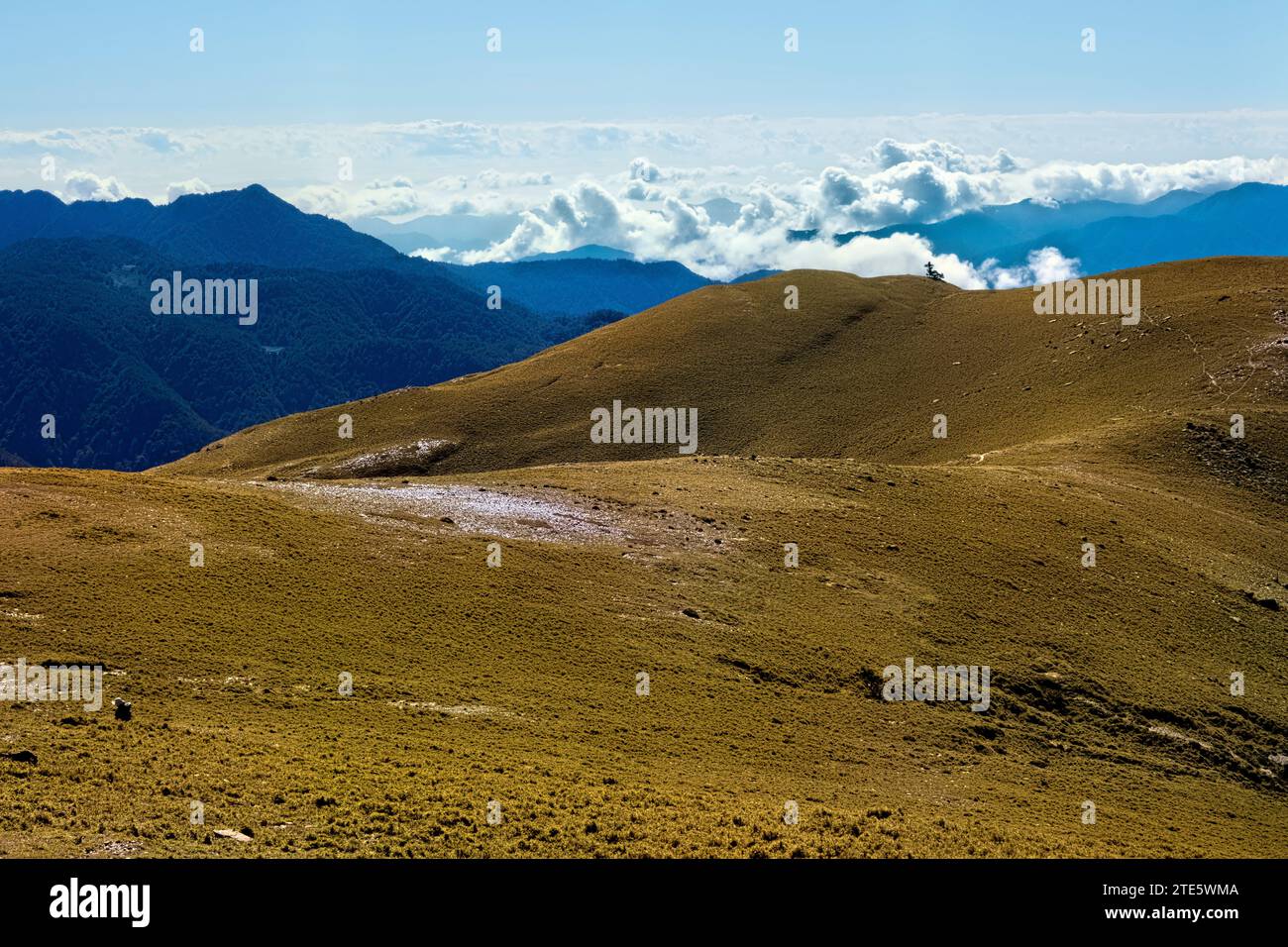 Jiaming lake trail hi-res stock photography and images - Alamy