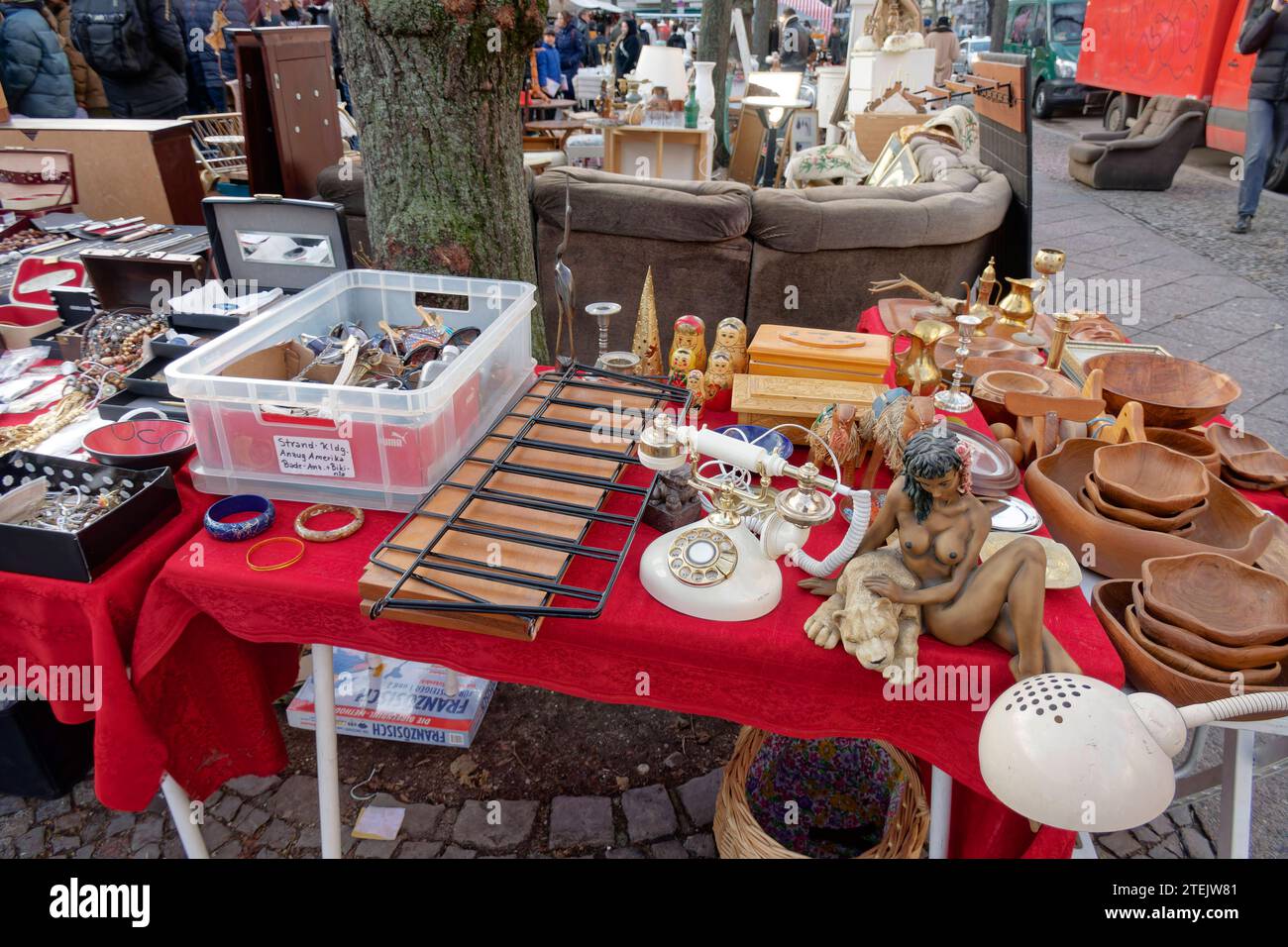 Flohmarkt, Boxhagener Platz, Friedrichshain, Berlin Flohmarkt ...