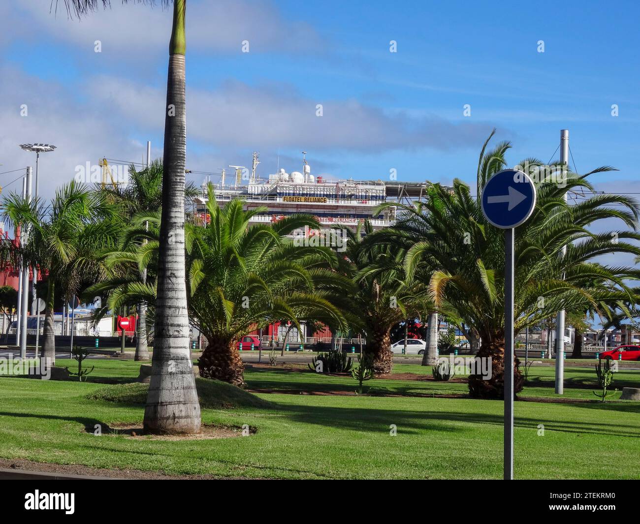 Road signs giving orders hi-res stock photography and images - Alamy