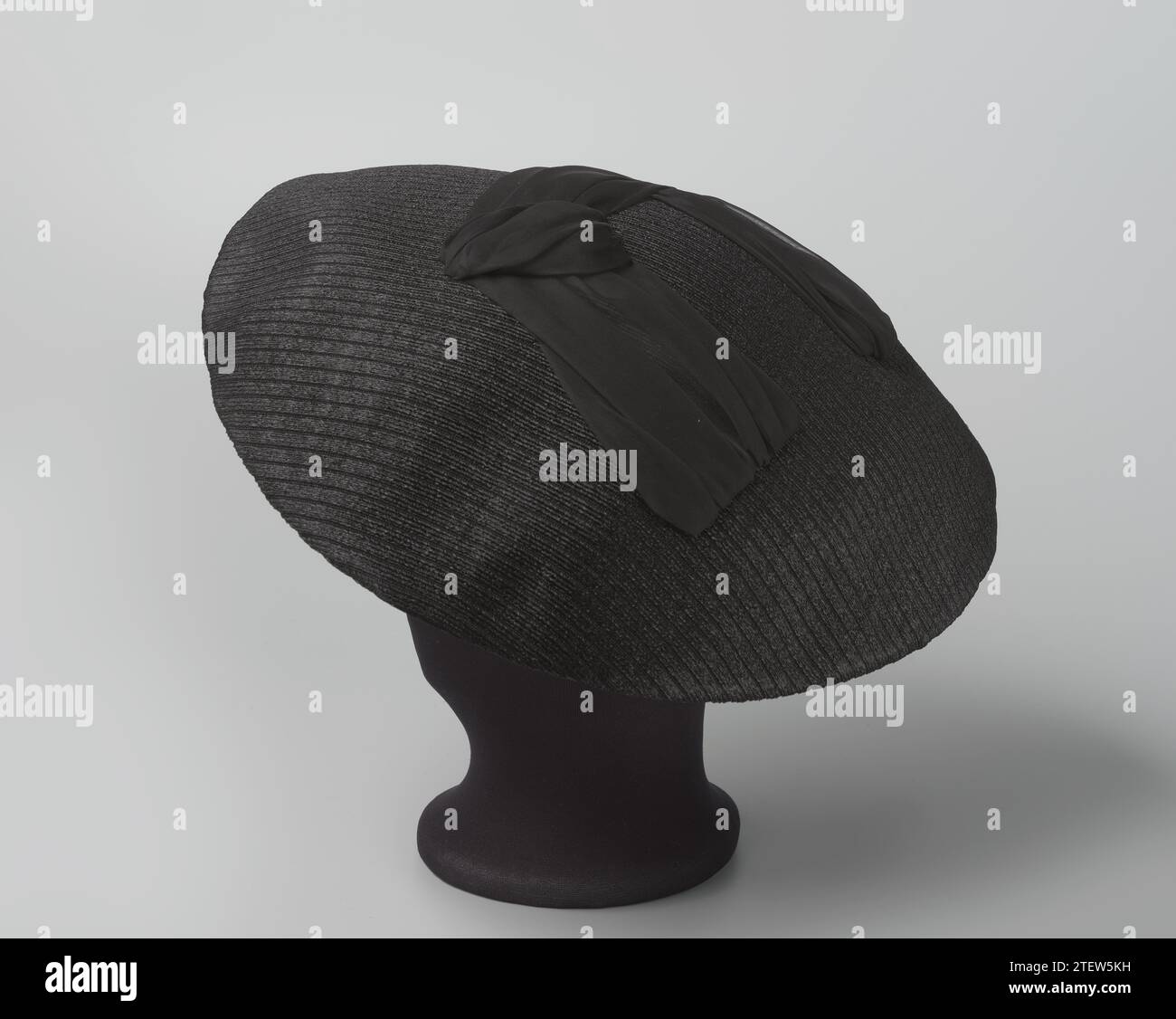 Hat of black straw with black ribbon, anonymous, c. 1949 - c. 1950 Hat ...