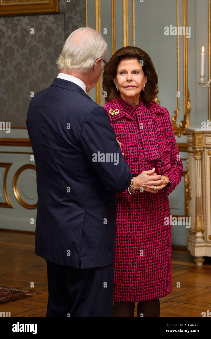 Queen 80th birthday palace hi-res stock photography and images - Alamy
