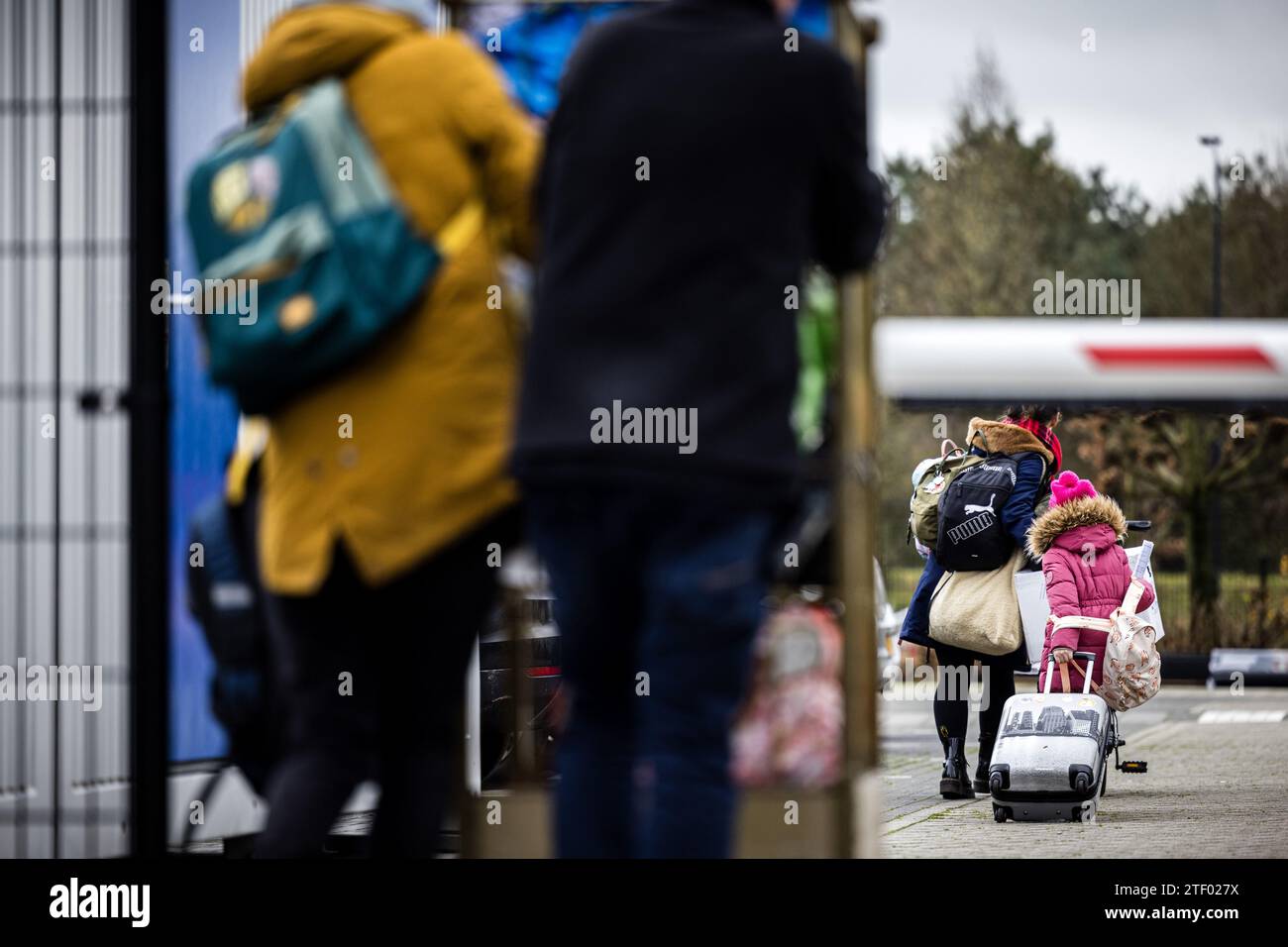 UDEN - The first asylum seekers arrive at the Van der Valk hotel. The ...