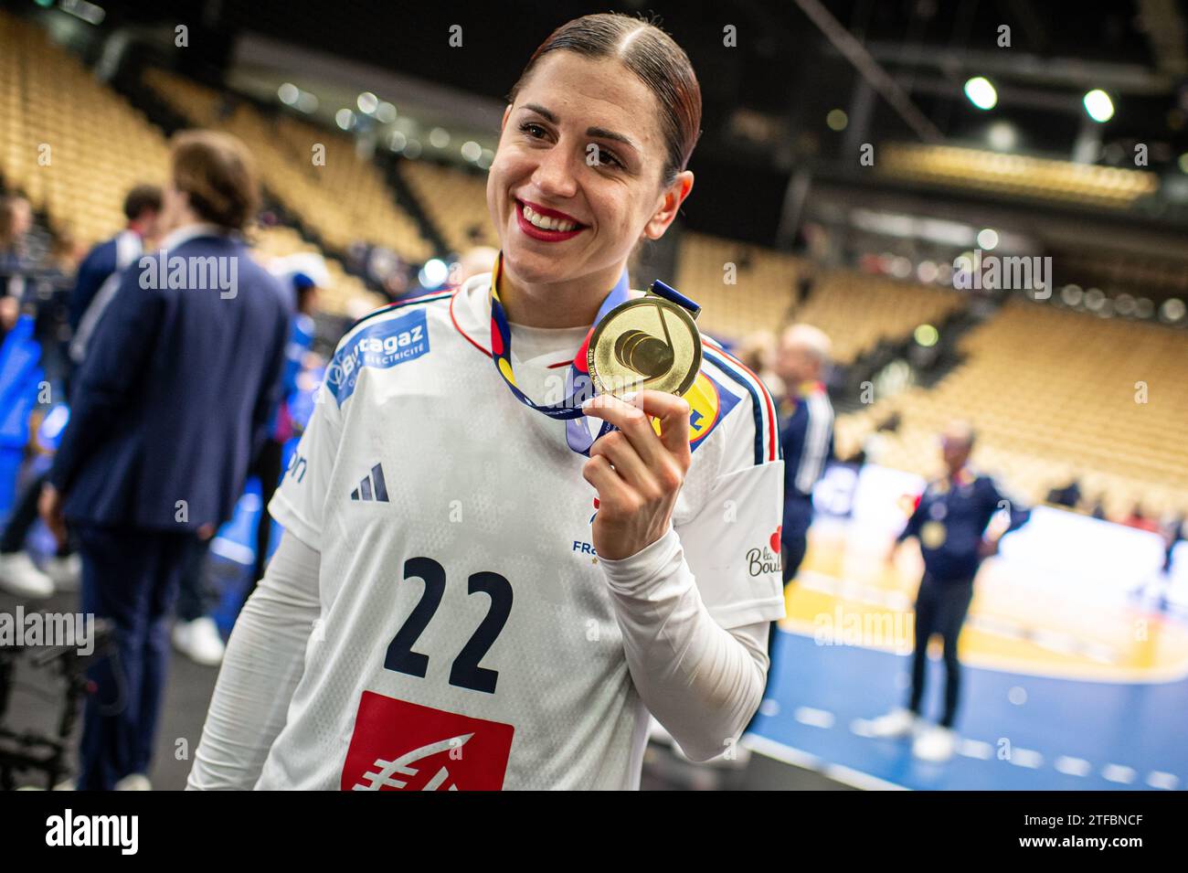 Herning, Denmark. 17th, December 2023. World champion Tamara Horacek (22) of France seen in ...