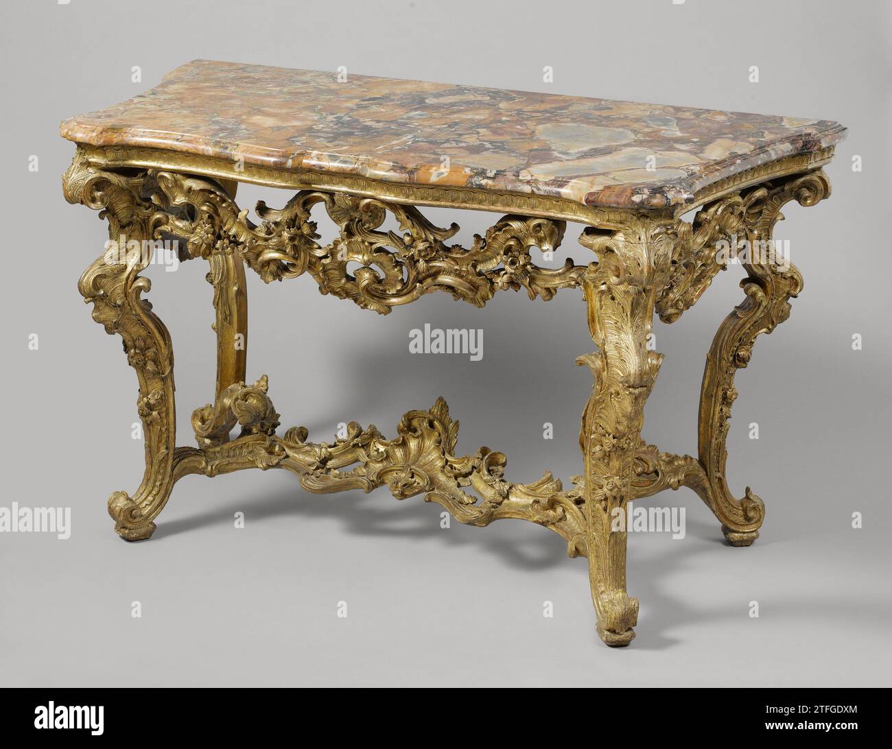 Table centerpiece formed hi-res stock photography and images - Alamy