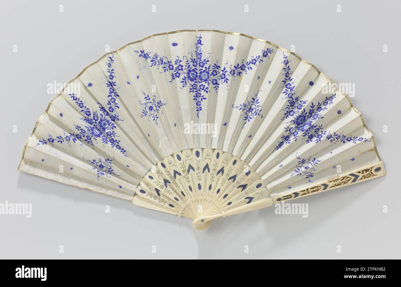 Folding range, silk leaf, front with watercolor painted porcelain blue ...
