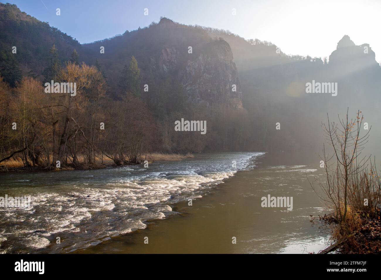 Strong river current with lots of rocks and shrubs in winter Stock ...
