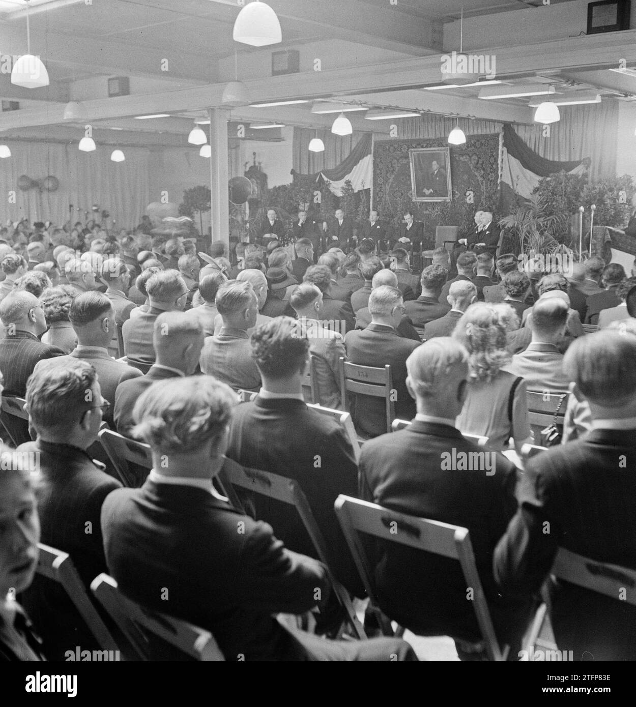 On chairs group people Black and White Stock Photos & Images - Alamy