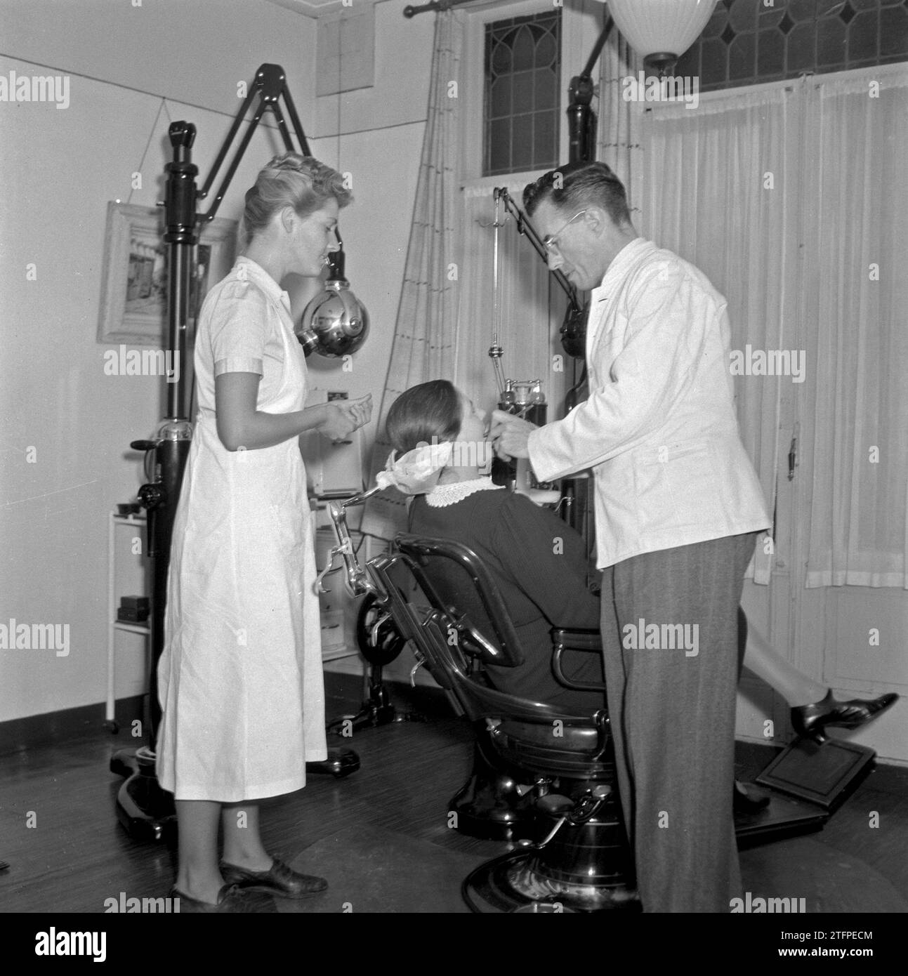 1940s denistry hi-res stock photography and images - Alamy