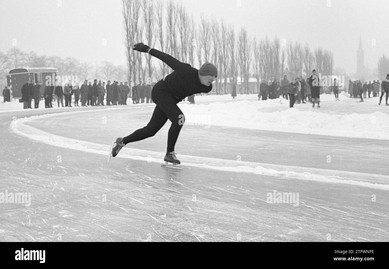 Long track skater hi-res stock photography and images - Alamy