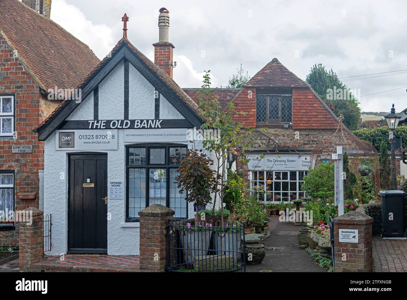 Bank houses hi-res stock photography and images - Alamy