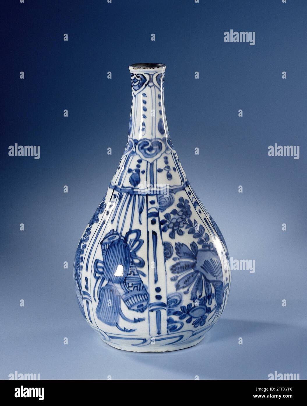 Pear-shaped bottle vase with flowering plants and auspicious objects, anonymous, c. 1600 - c ...