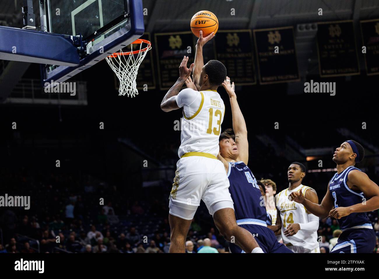 South Bend, Indiana, USA. 19th Dec, 2023. Notre Dame forward Tae Davis ...