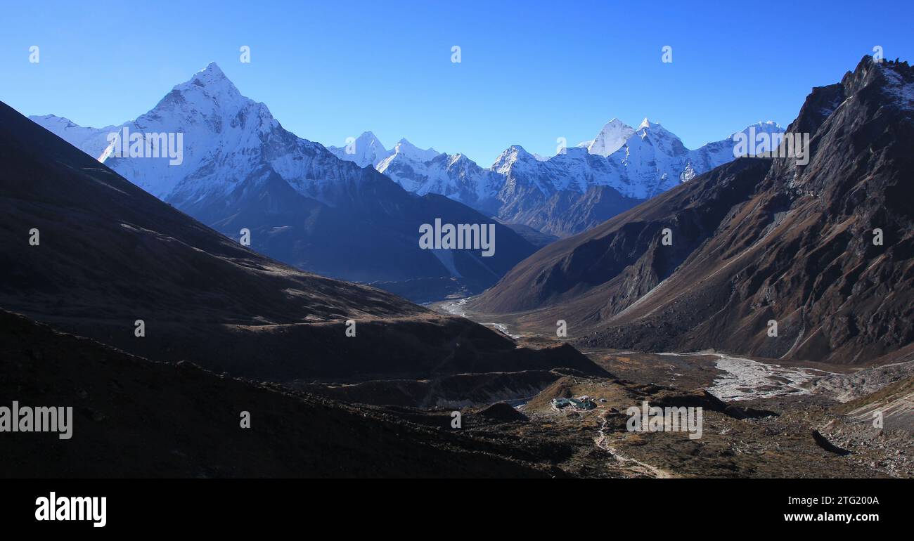 Prayer flags and Mount Ama Dablam, Nepal Stock Photo - Alamy