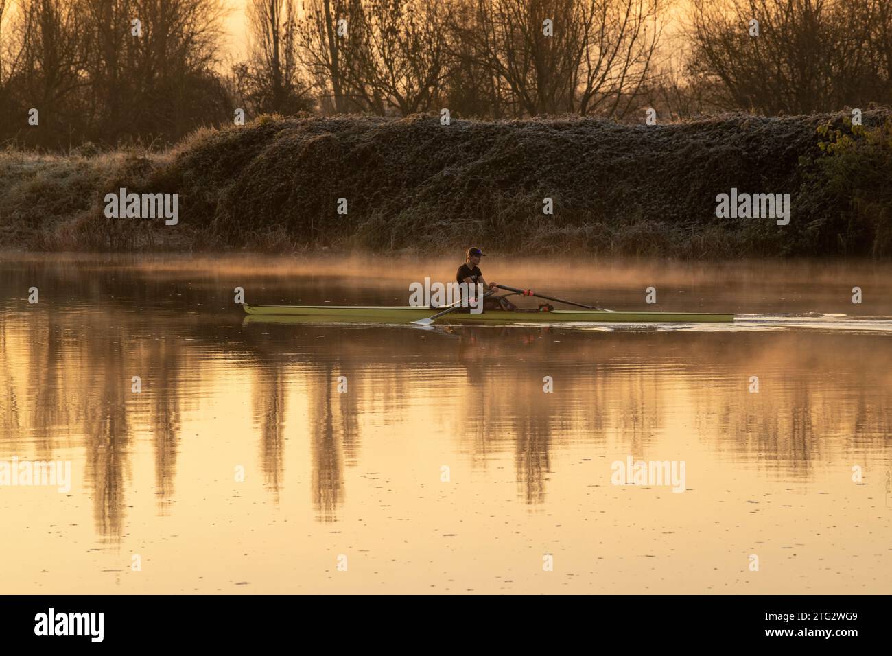 Rower on a frosty morning on the River Trent, at Colwick Park in ...