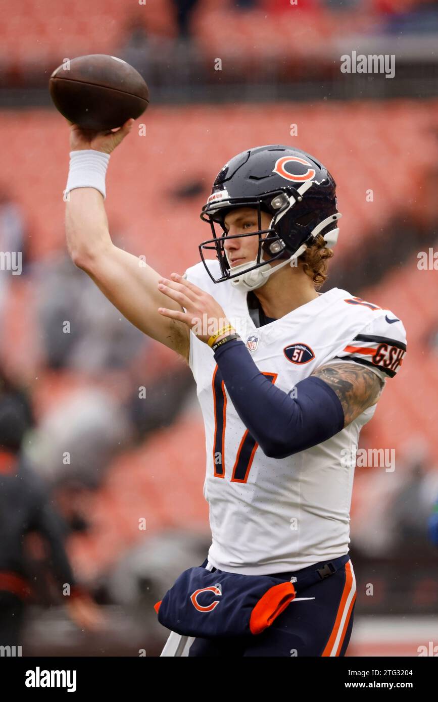 Chicago Bears quarterback Tyson Bagent (17) warms ups prior to the ...