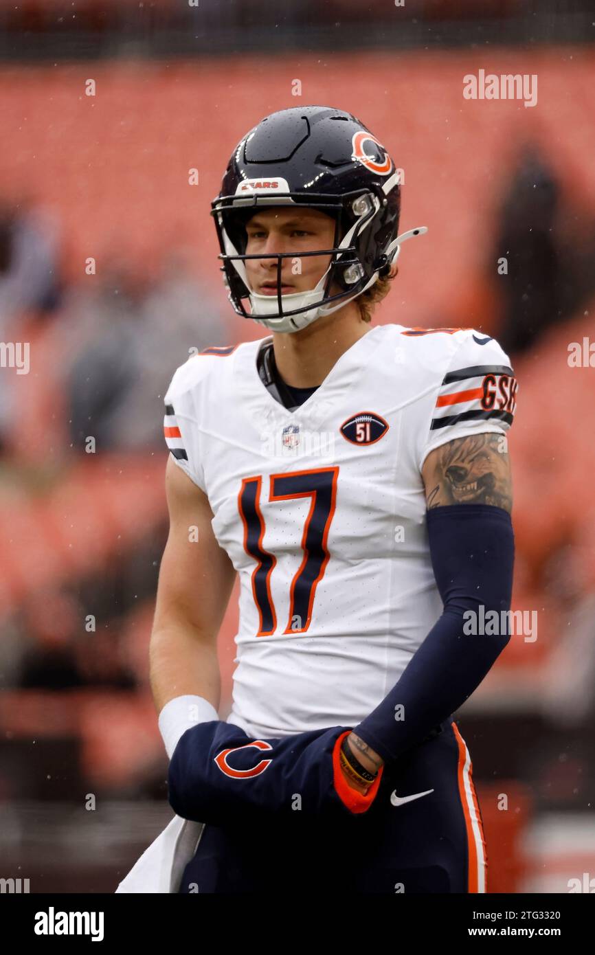 Chicago Bears quarterback Tyson Bagent (17) warms up prior to the start ...