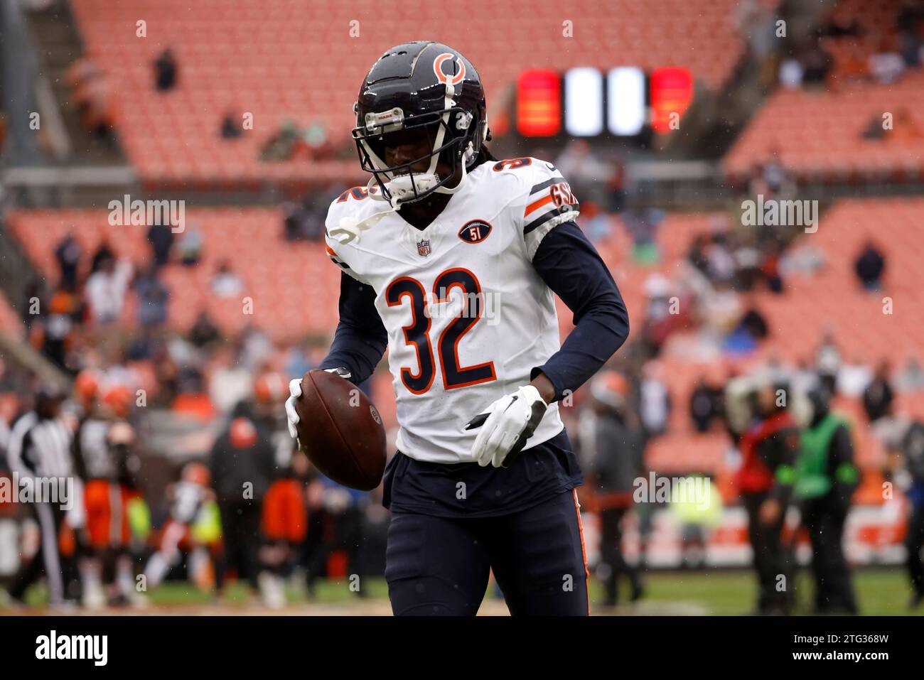 Chicago Bears defensive back Terell Smith (32) warms u p prior to the ...
