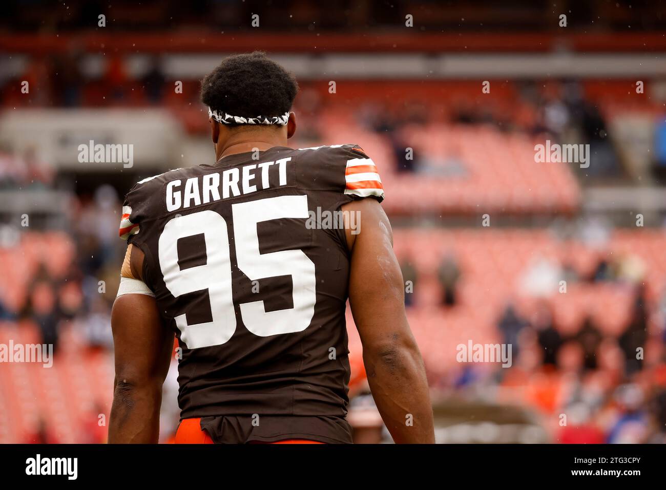 Cleveland Browns defensive end Myles Garrett (95) warms up prior to the ...