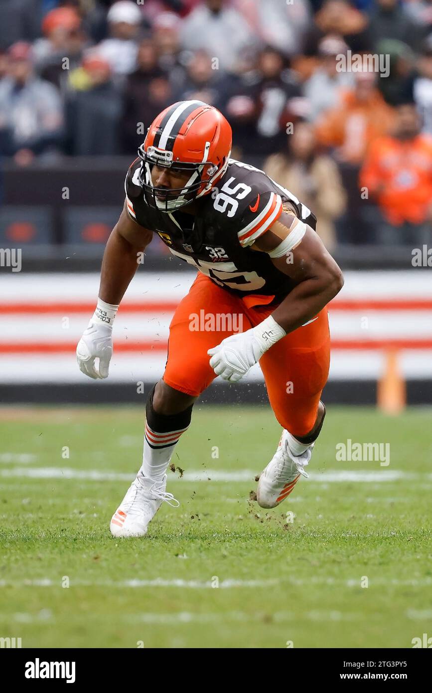 Cleveland Browns defensive end Myles Garrett (95) runs off of the line ...