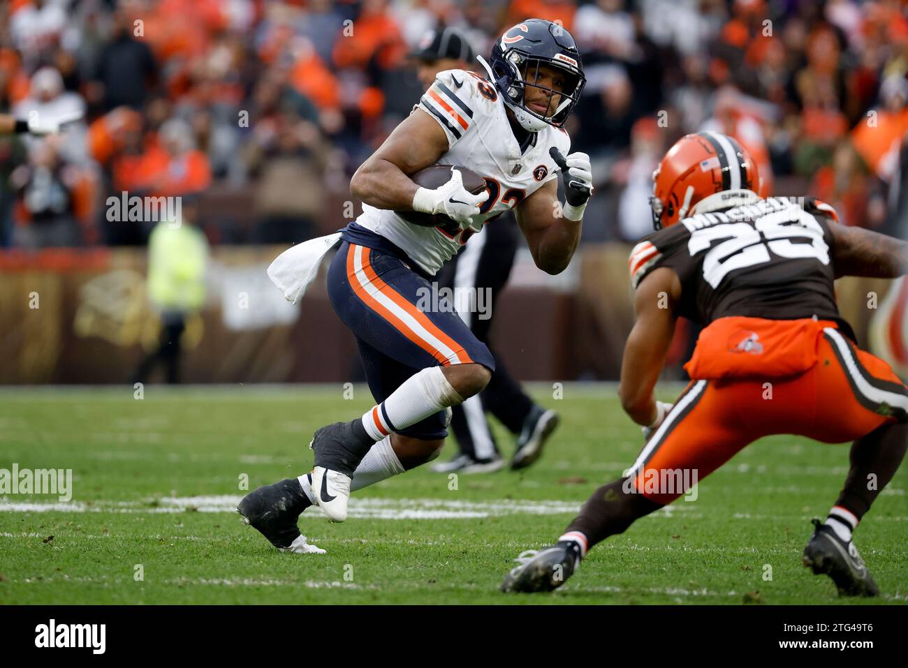 Chicago Bears running back Roschon Johnson (23) runs with the ball ...