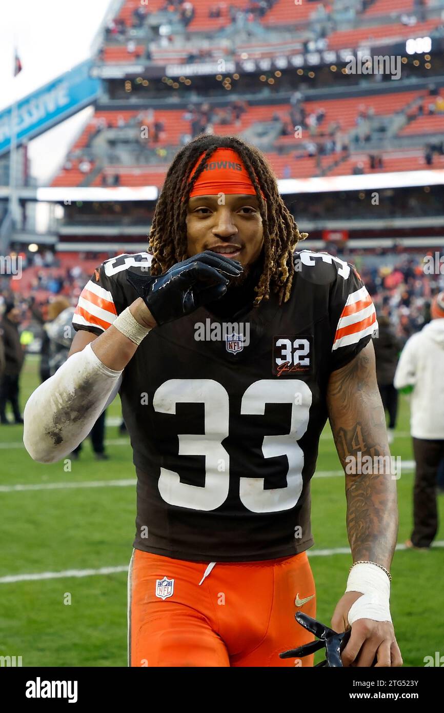 Cleveland Browns safety Ronnie Hickman (33) walks off of the field ...