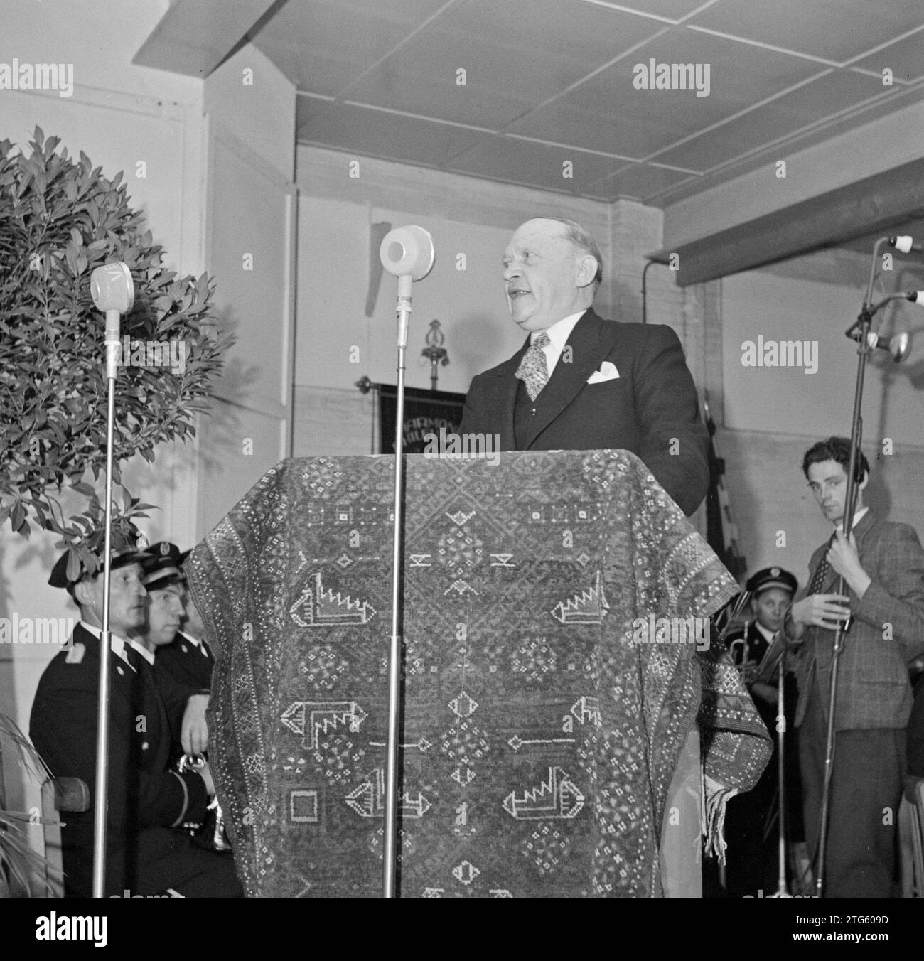 Man behind lectern Black and White Stock Photos & Images - Alamy