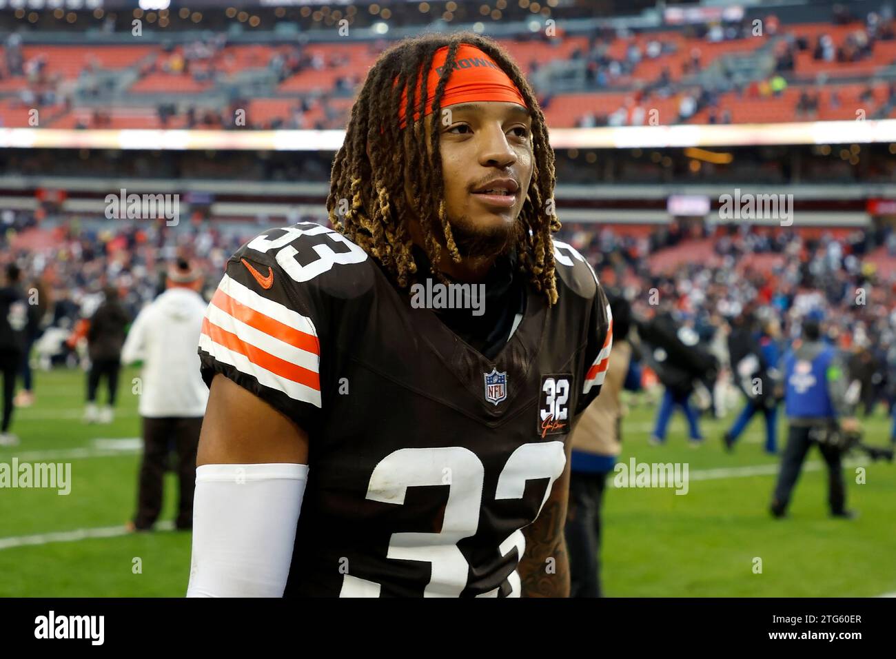 Cleveland Browns safety Ronnie Hickman (33) walks off of the field ...
