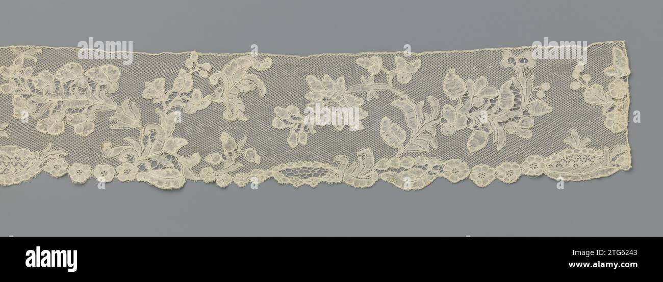 Strip bobbin with forget-me-nots and two composite branches, anonymous ...