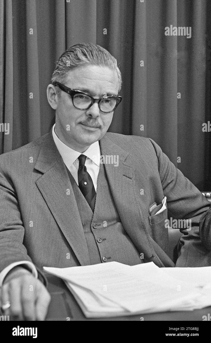 W.J. Geertsema, leader of the VVD ca. April 14, 1964 Stock Photo - Alamy