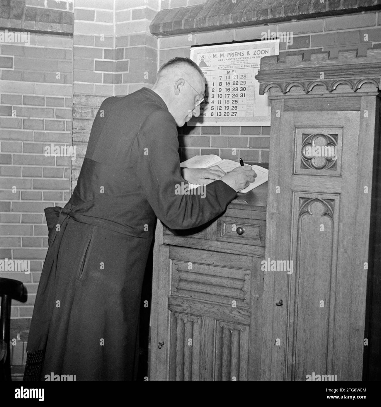 Clergy man hi-res stock photography and images - Alamy