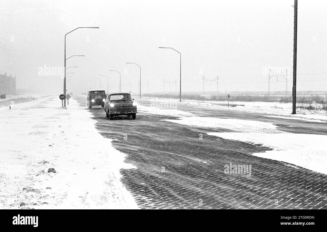 1960s snowstorm hi-res stock photography and images - Alamy