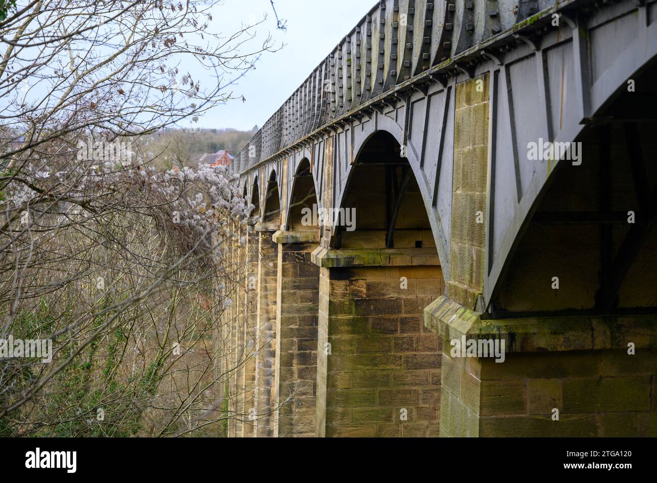 Pontcysyllte Aqueduct carries the Llangollen Canal 127 feet above the ...