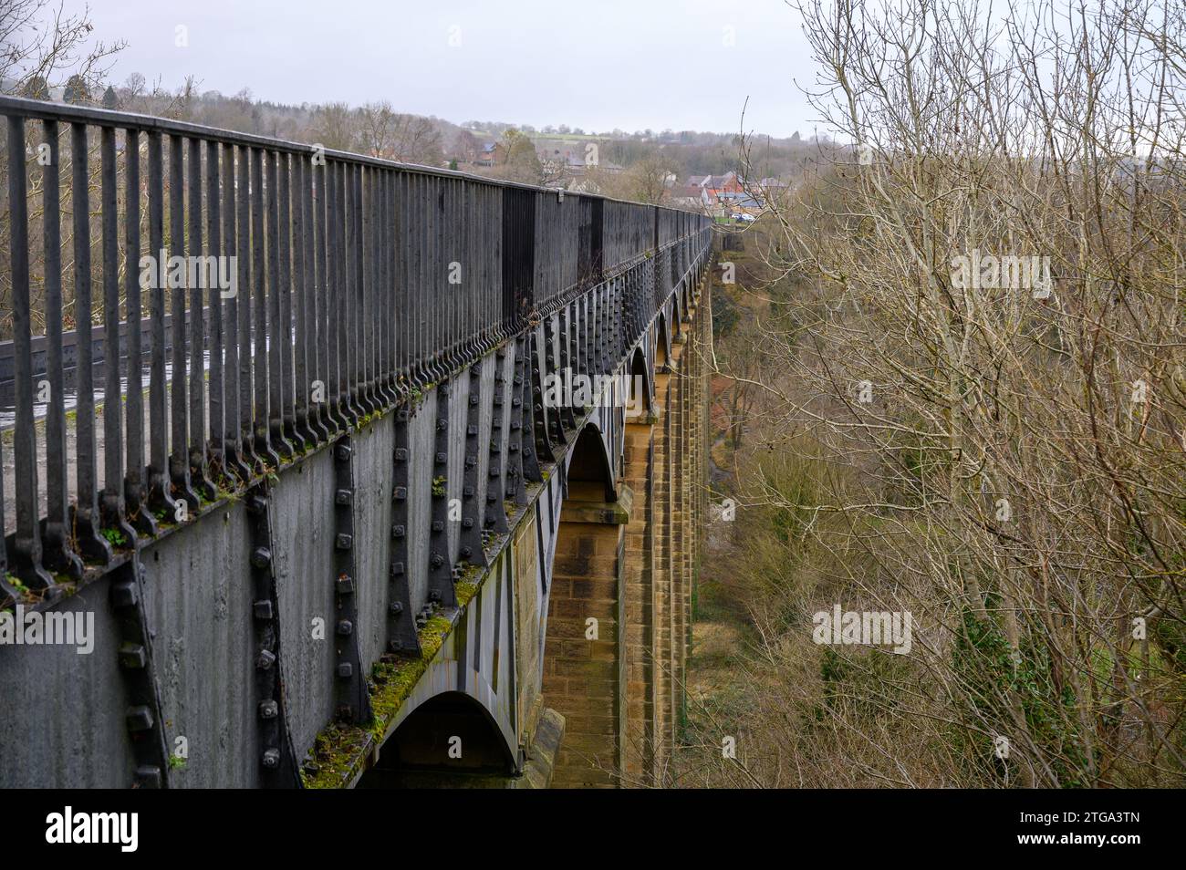 Pontcysyllte Aqueduct carries the Llangollen Canal 127 feet above the ...