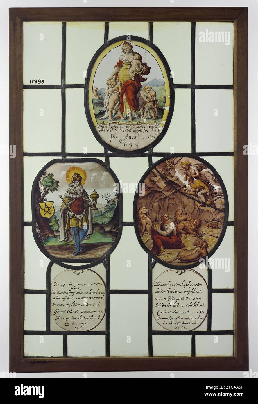 Stained glass daniel in the lions den hi-res stock photography and ...