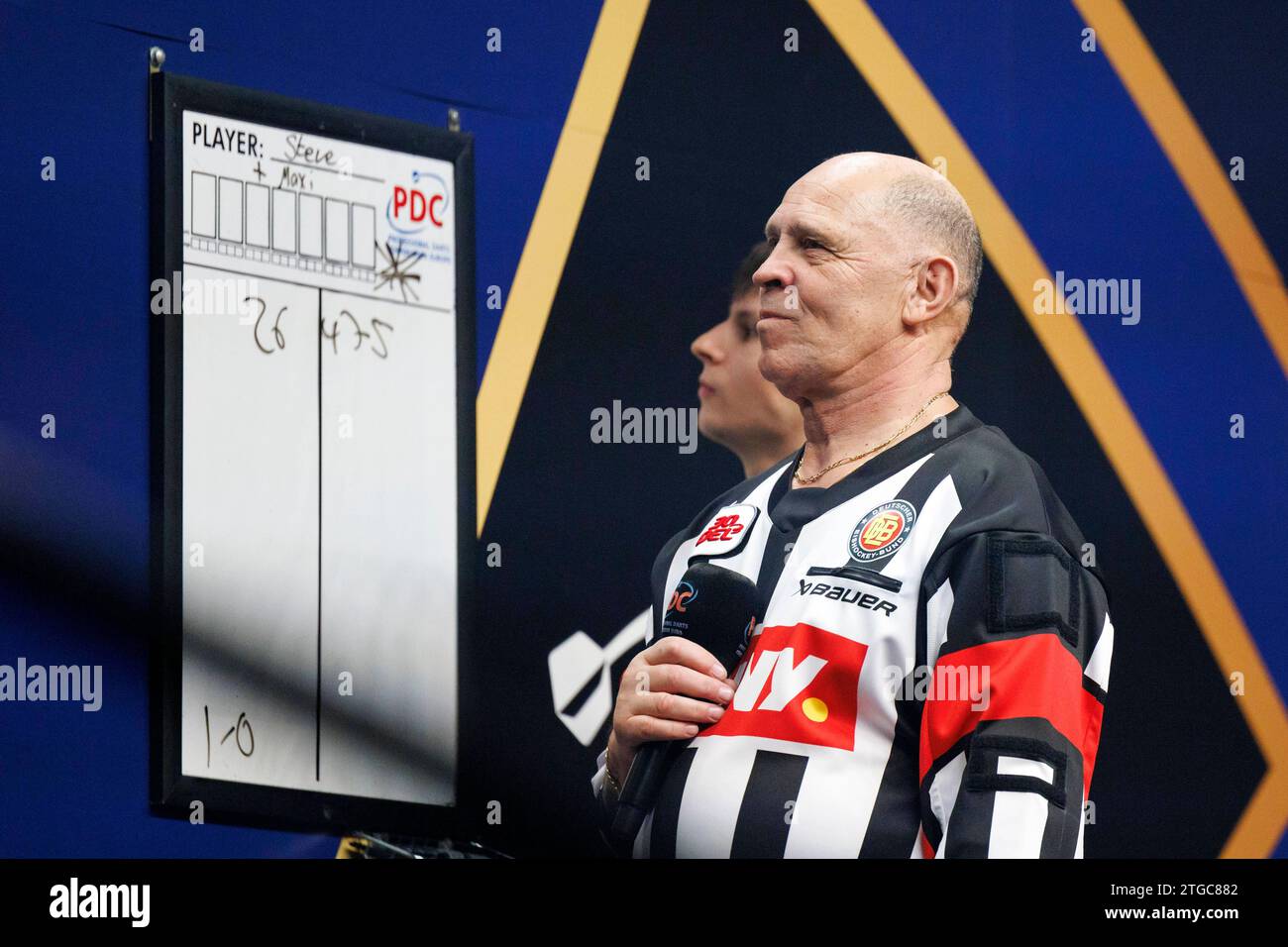 Darts Caller Russ Bray / The Voice bei der World Darts Gala 2023 in der ...