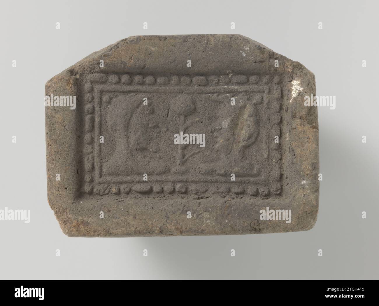 Hearing stone with representation of two hovers, anonymous, anonymous ...