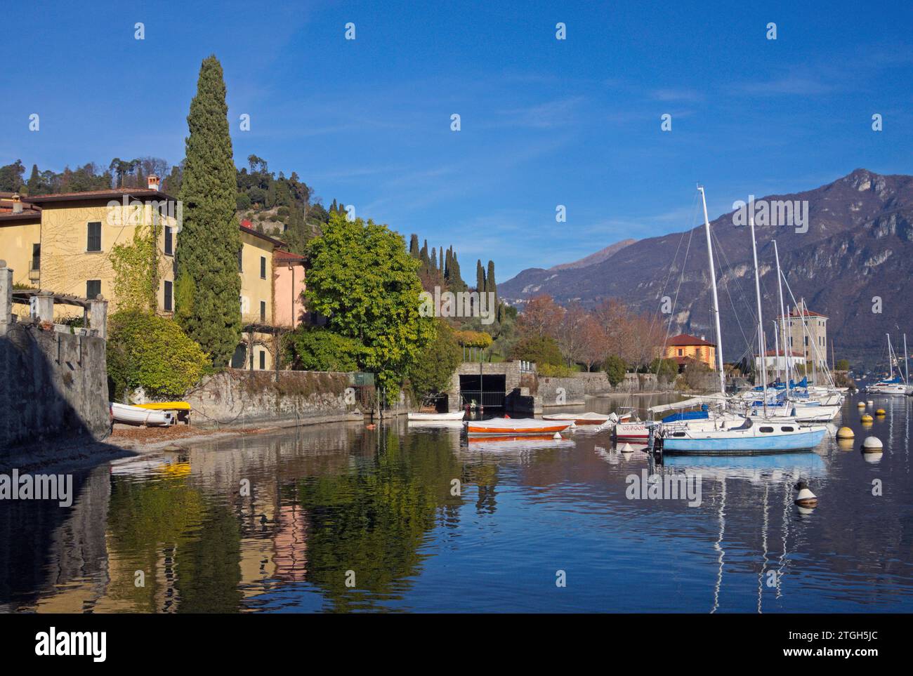Harbour in como at lake como hi-res stock photography and images - Alamy