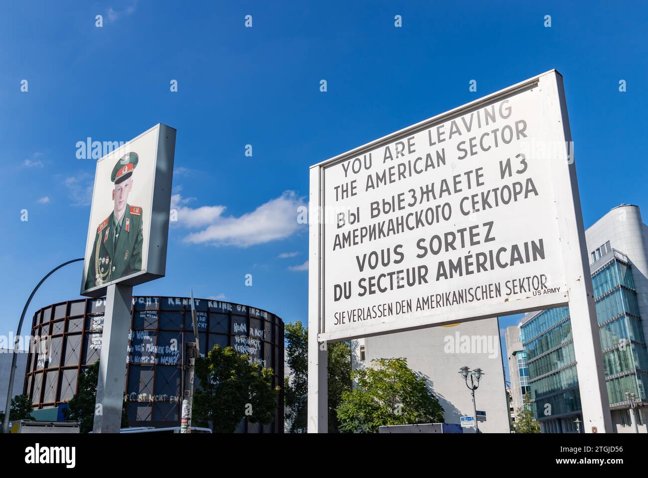 Checkpoint charlie portrait soviet soldier hi-res stock photography and ...