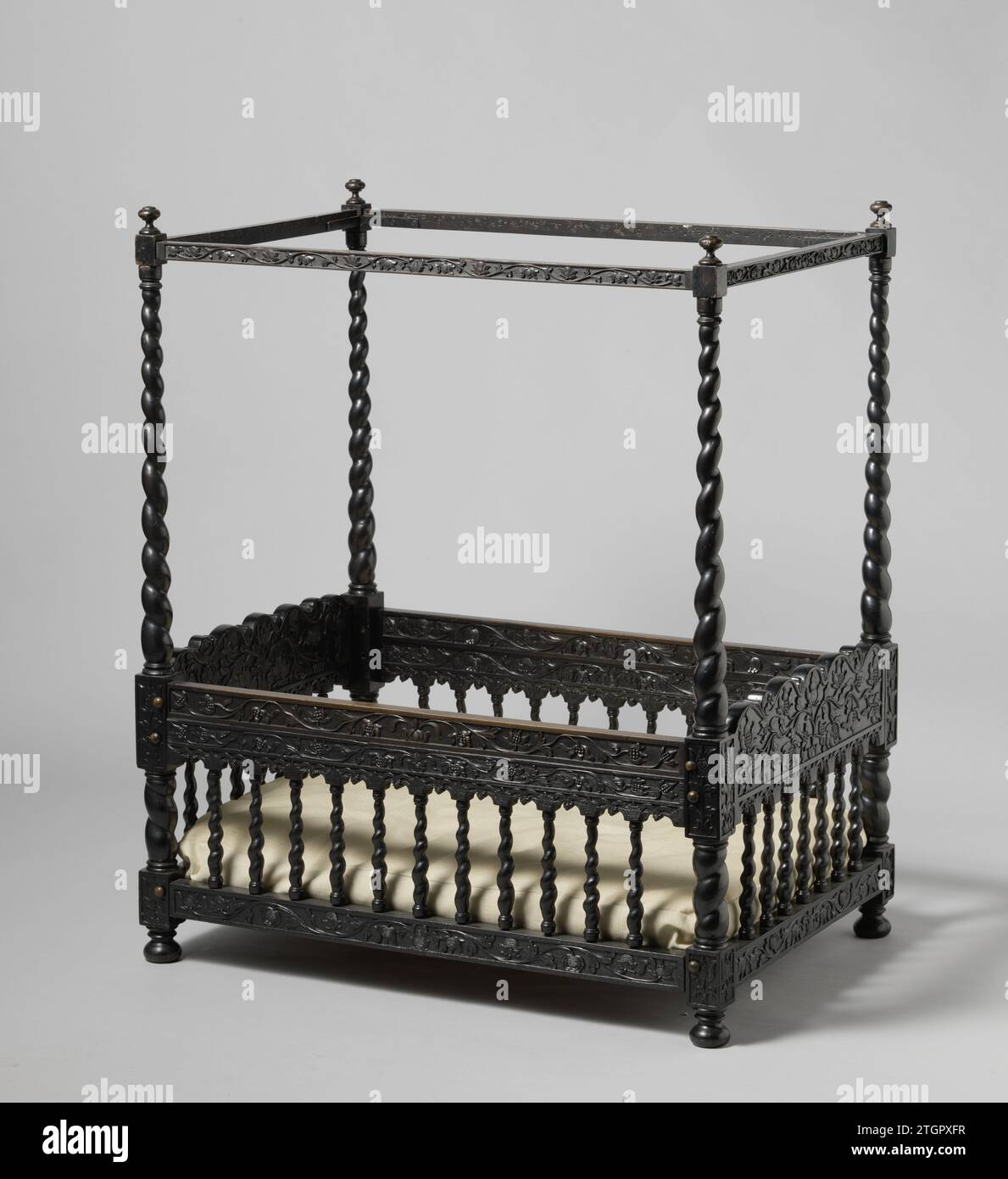 Child’s cot, anonymous, c. 1650 - c. 1700 Ebbenhouten cot resting on ...