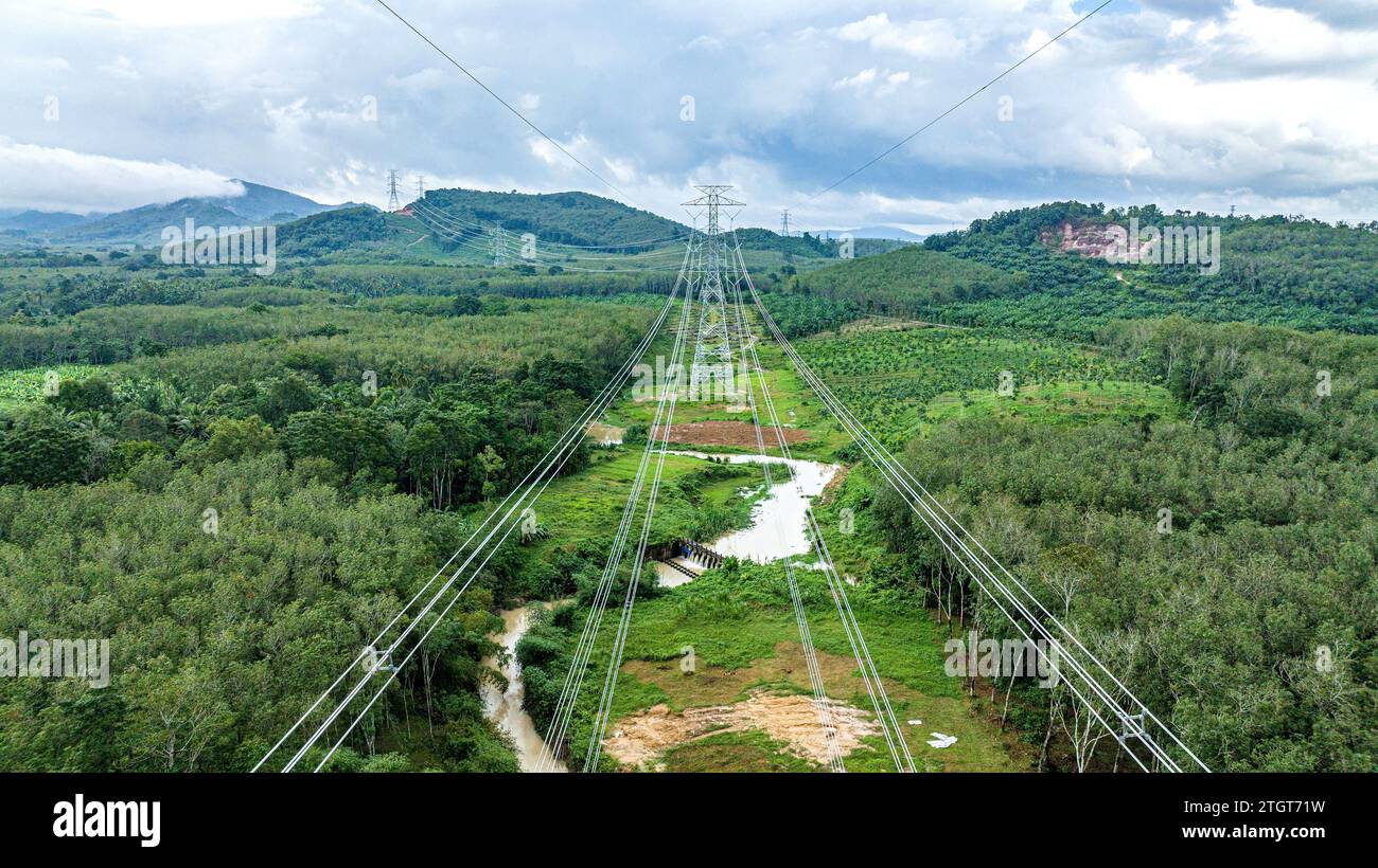 (231220) -- PHATTHALUNG, Dec. 20, 2023 (Xinhua) -- This aerial photo taken on Dec. 19, 2023 ...