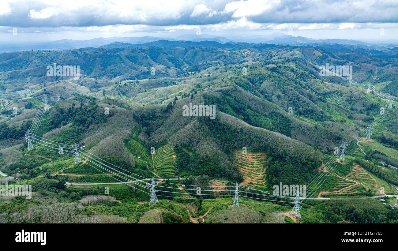 (231220) -- PHATTHALUNG, Dec. 20, 2023 (Xinhua) -- This aerial photo taken on Dec. 19, 2023 ...