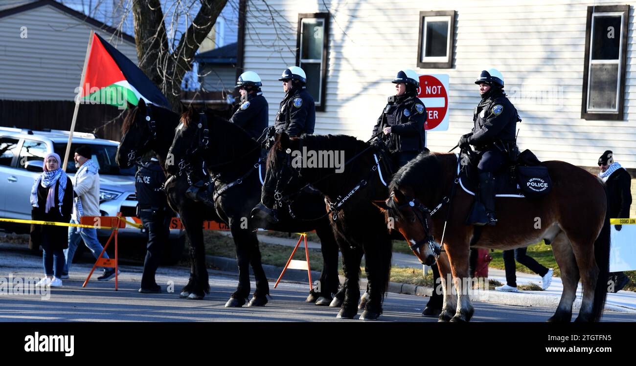 Milwaukee, Wisconsin, USA. 20th Dec, 2023. Secret Service and police ...