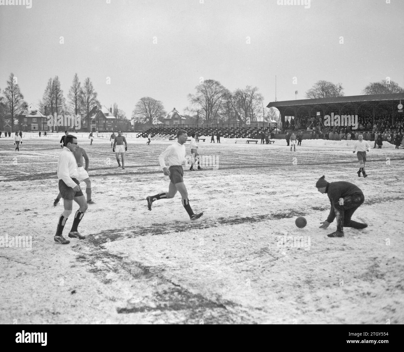 Footall in winter hi-res stock photography and images - Alamy