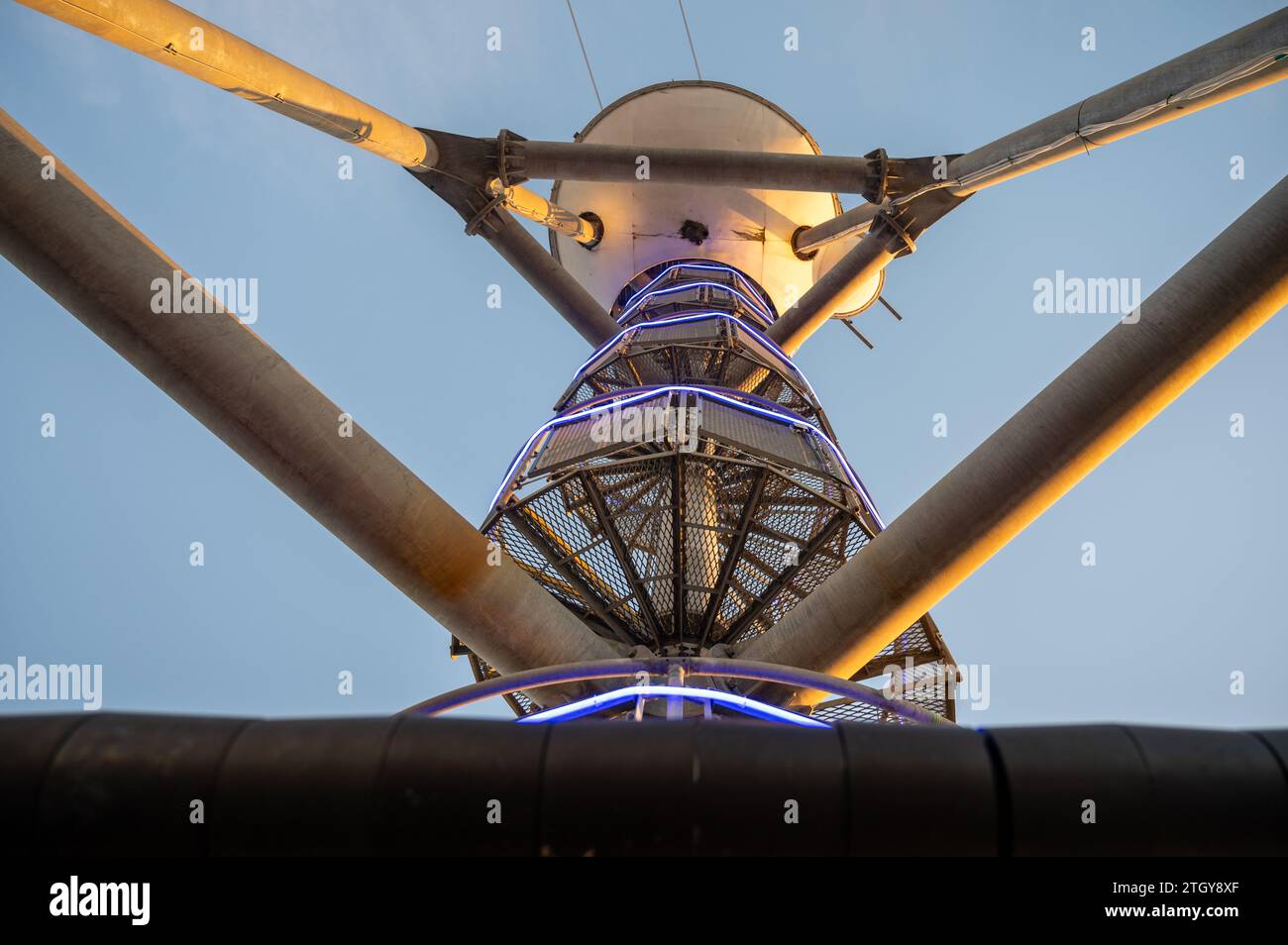Wire and tower hi-res stock photography and images - Alamy