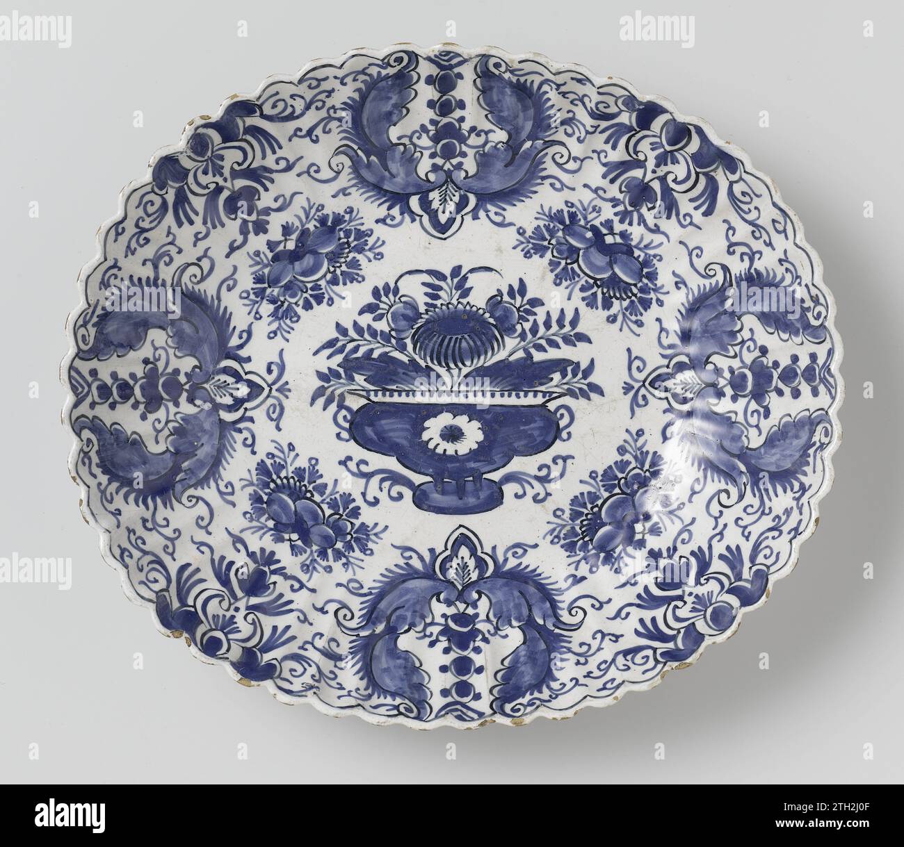 Scale, Anonymous, 1710 - 1750 Scale of Faience with a ribbed and ...