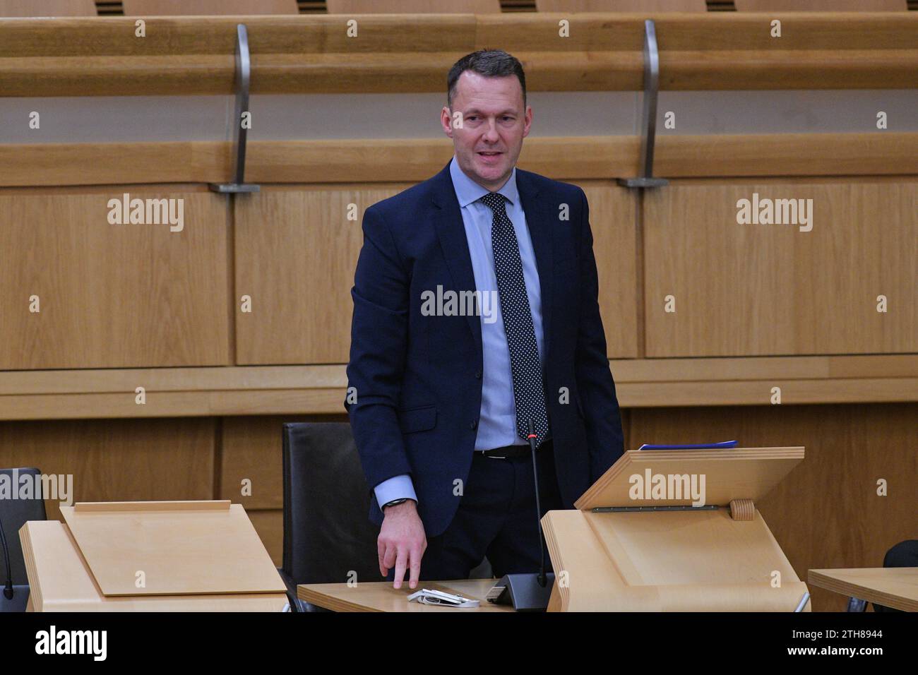 Review section hi-res stock photography and images - Alamy