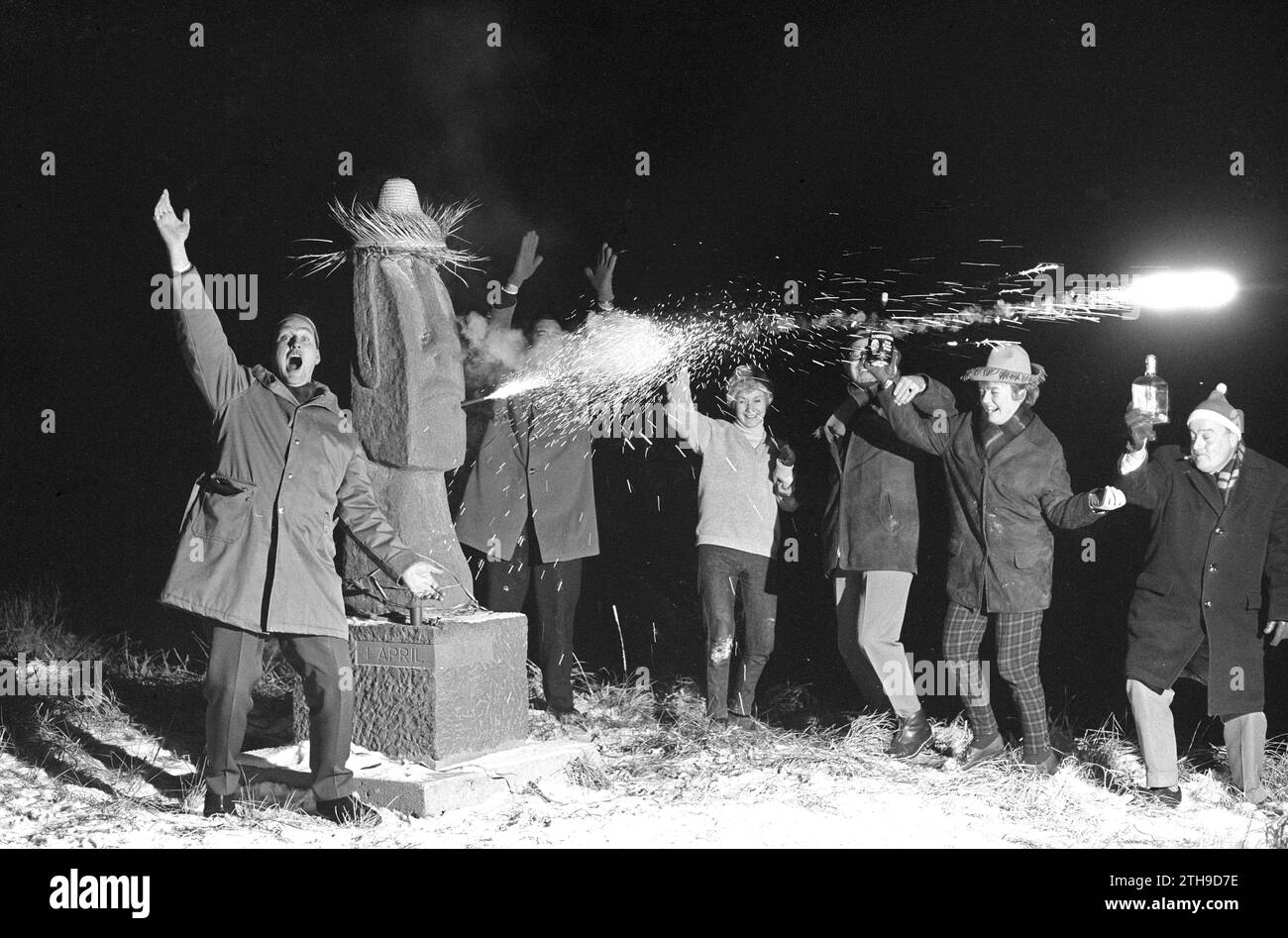 New Year's Eve in Zandvoort at the Easter statue ca. January 1, 1963 ...