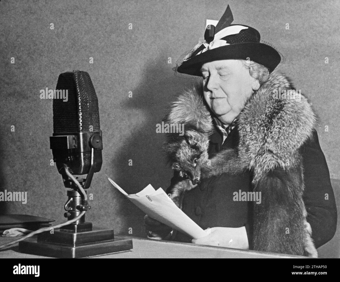 Queen Wilhelmina in front of the microphone of Radio Oranje [July 28 ...