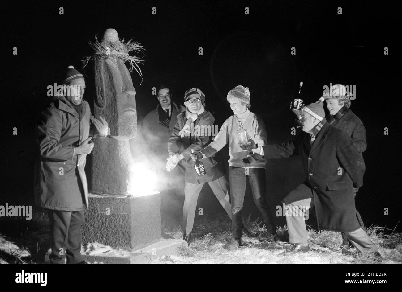 New Year's Eve in Zandvoort at the Easter statue ca. January 1, 1963 ...
